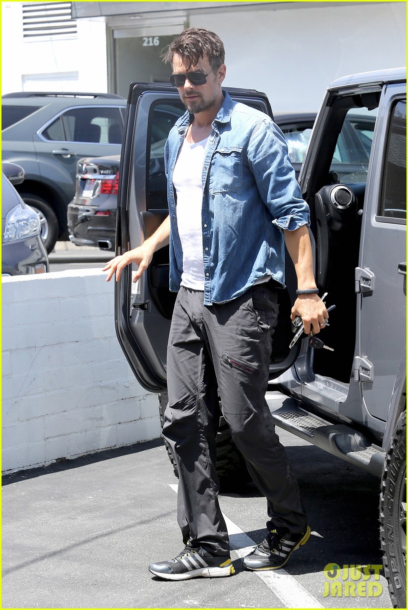 Josh Duhamel Flexes His Muscles During Vigorous Outdoor Workout: Photo ...