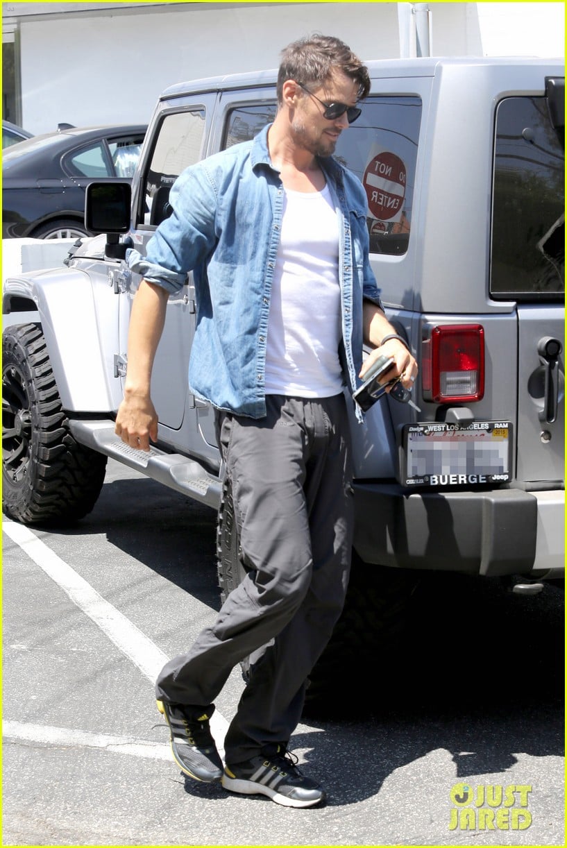 Josh Duhamel Flexes His Muscles During Vigorous Outdoor Workout: Photo ...