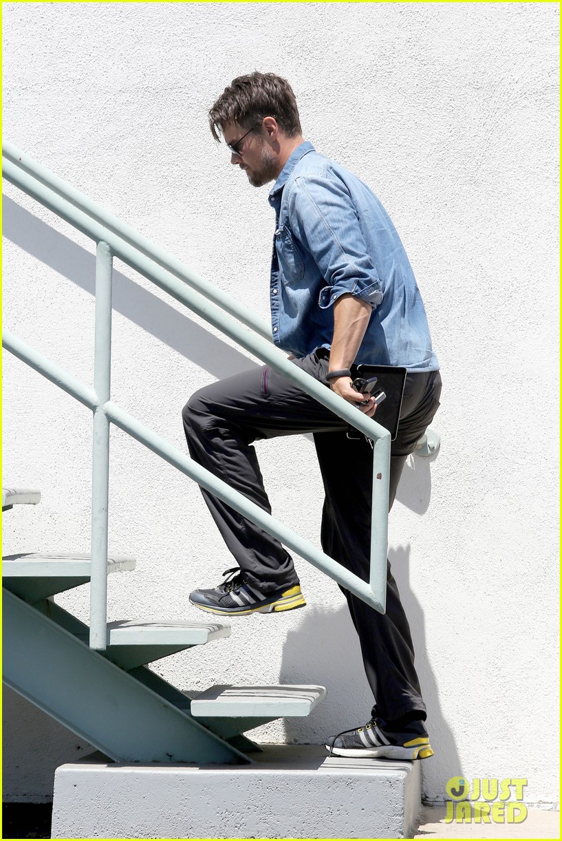 Josh Duhamel Flexes His Muscles During Vigorous Outdoor Workout: Photo ...