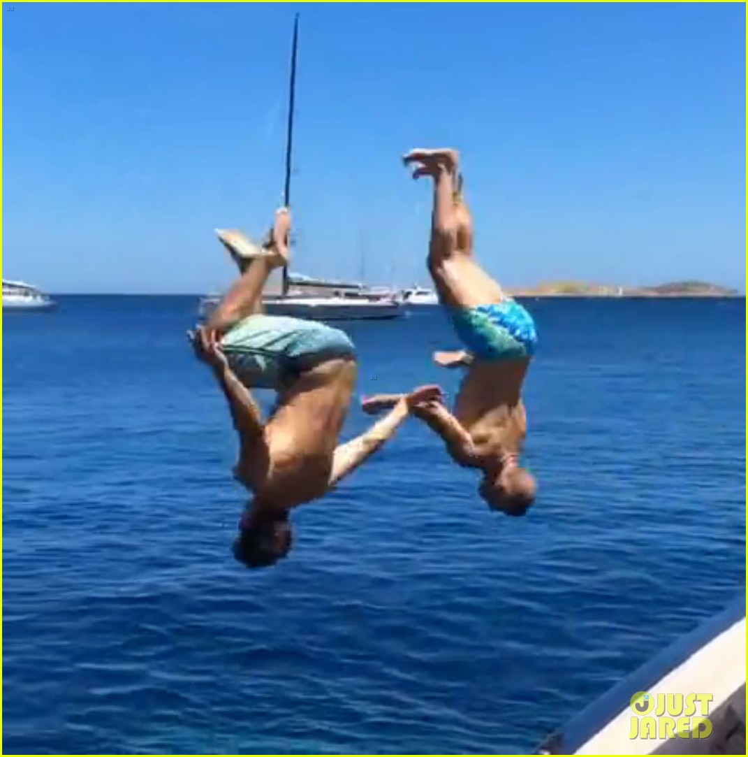 Zac Efron Goes Shirtless & Does a Backflip Off a Boat! (Video): Photo ...