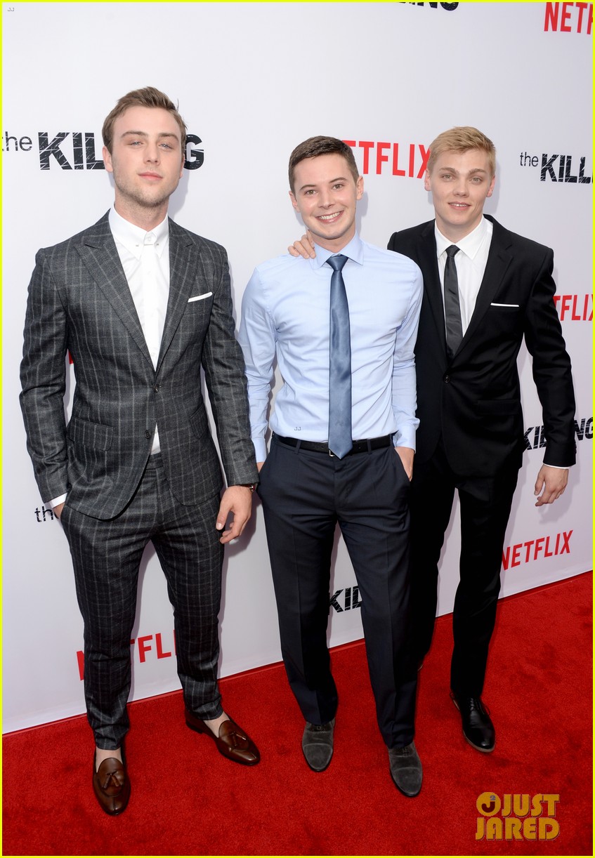 Pregnant Mireille Enos Shows Off Her Big Baby Bump at Season 4 Premiere ...