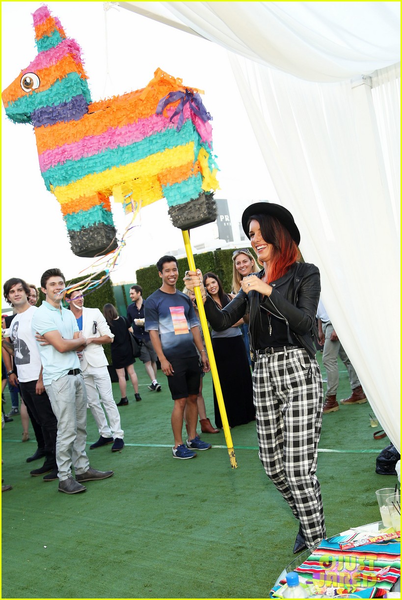 Shenae Grimes Whacks Wonka Piñata Open to Reveal Randoms at Just Jared ...