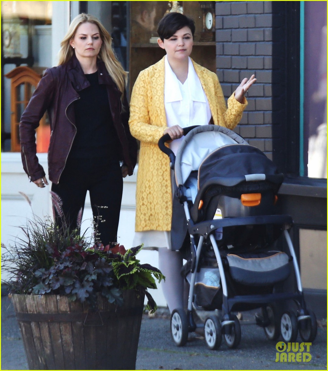 First Pics of Georgina Haig as Frozen's Queen Elsa on 'Once' Set ...