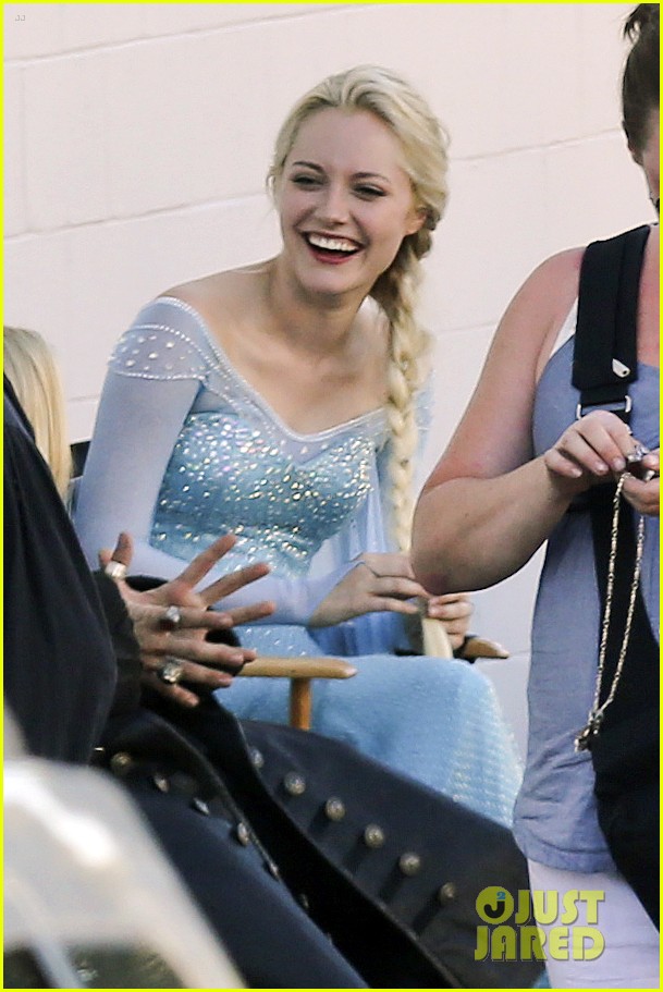 First Pics of Georgina Haig as Frozen's Queen Elsa on 'Once' Set ...