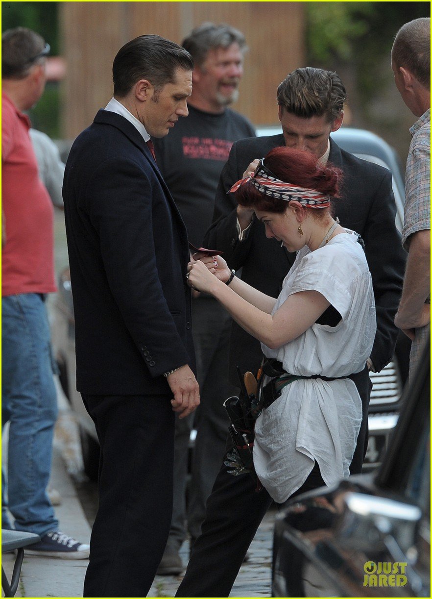 Tom Hardy & Emily Browning Are Wide Awake & Smiling For Late Night 'Legend' Shoot: Photo 3159761 ...