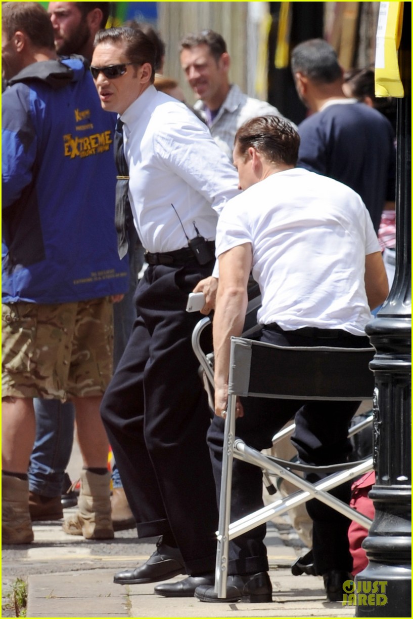 Tom Hardy Is the Handsome 'Legend' in a Suit: Photo 3152822 | Tom Hardy ...