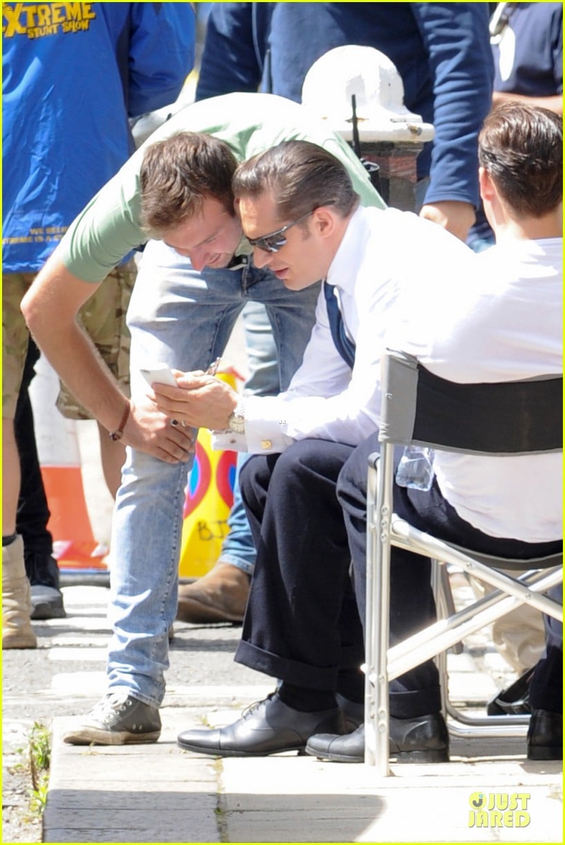 Tom Hardy Is the Handsome 'Legend' in a Suit: Photo 3152824 | Tom Hardy ...