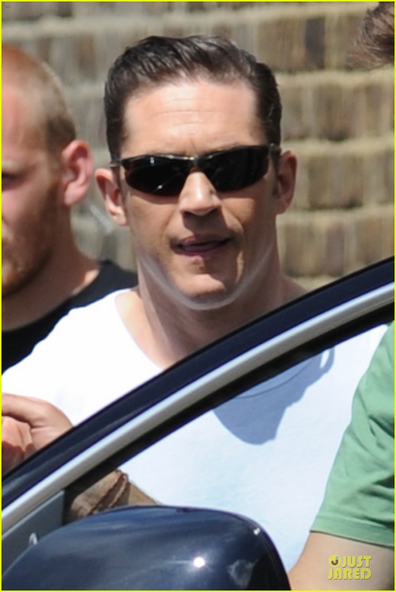 Tom Hardy Is the Handsome 'Legend' in a Suit: Photo 3152832 | Tom Hardy ...