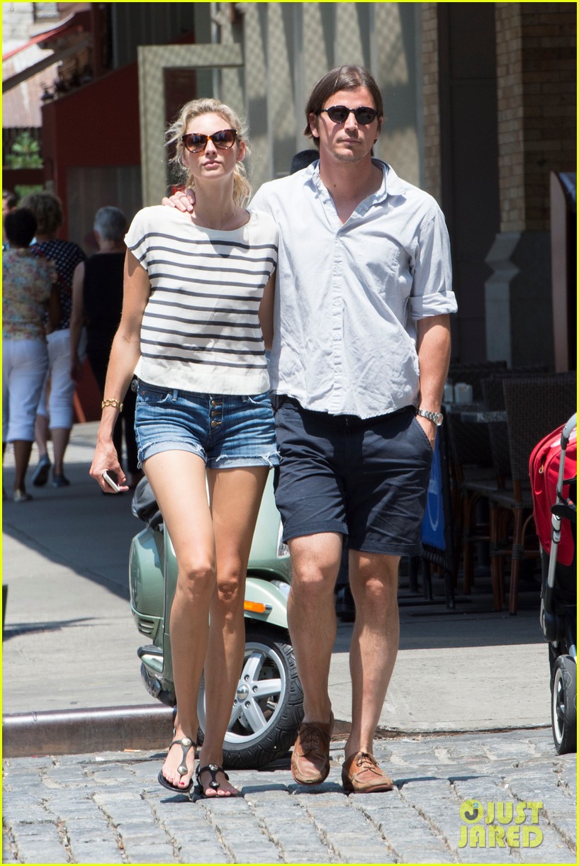 Josh Hartnett Keeps His Arms Around His Gal Tamsin Egerton: Photo ...