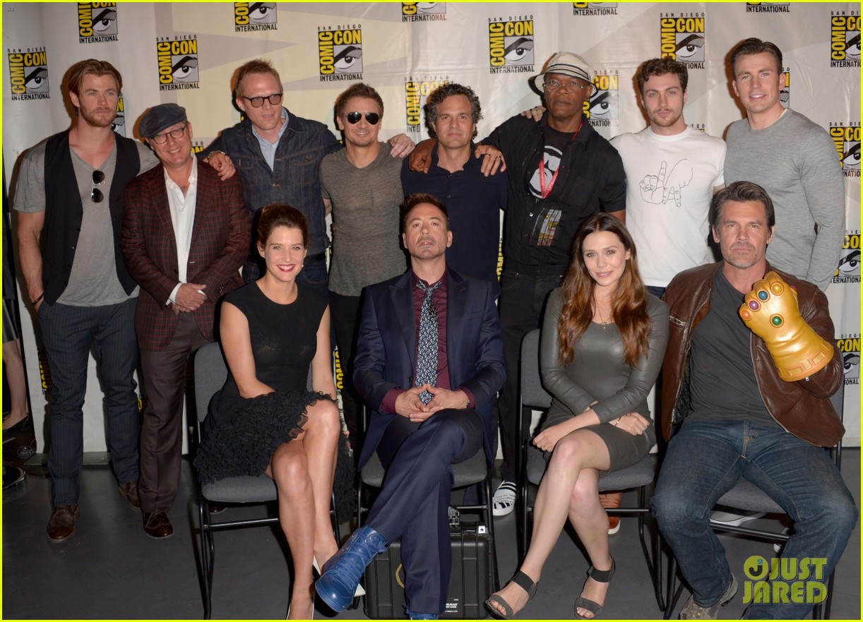 Chris Hemsworth & Mark Ruffalo Compare Biceps at Comic-Con!: Photo ...