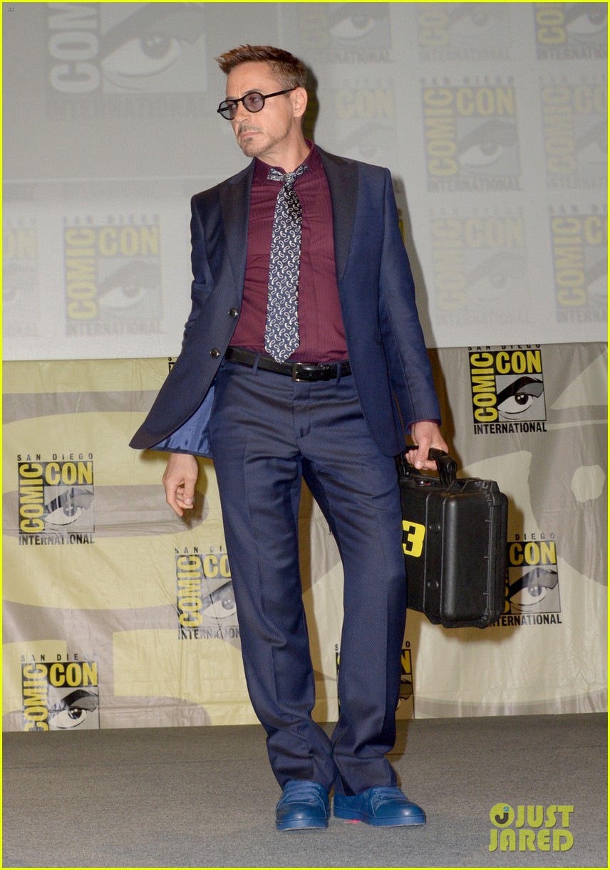 Chris Hemsworth & Mark Ruffalo Compare Biceps at Comic-Con!: Photo ...