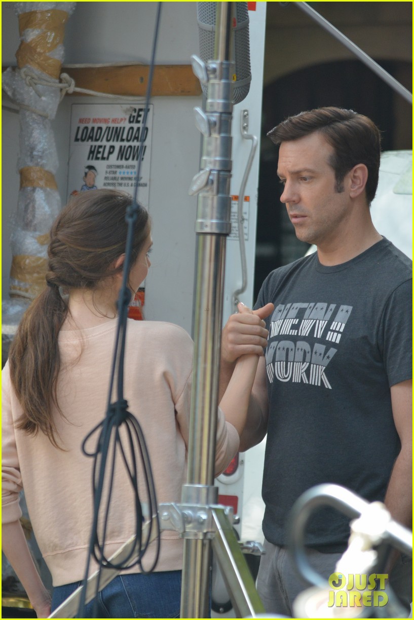 Jason Sudeikis & Alison Brie Look Tired After Filming Movie Scene for ...