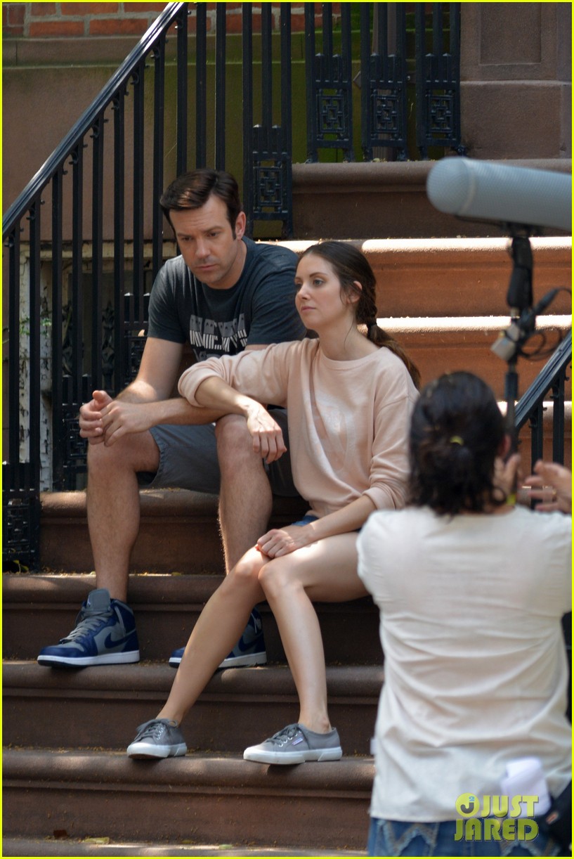 Jason Sudeikis & Alison Brie Look Tired After Filming Movie Scene for ...