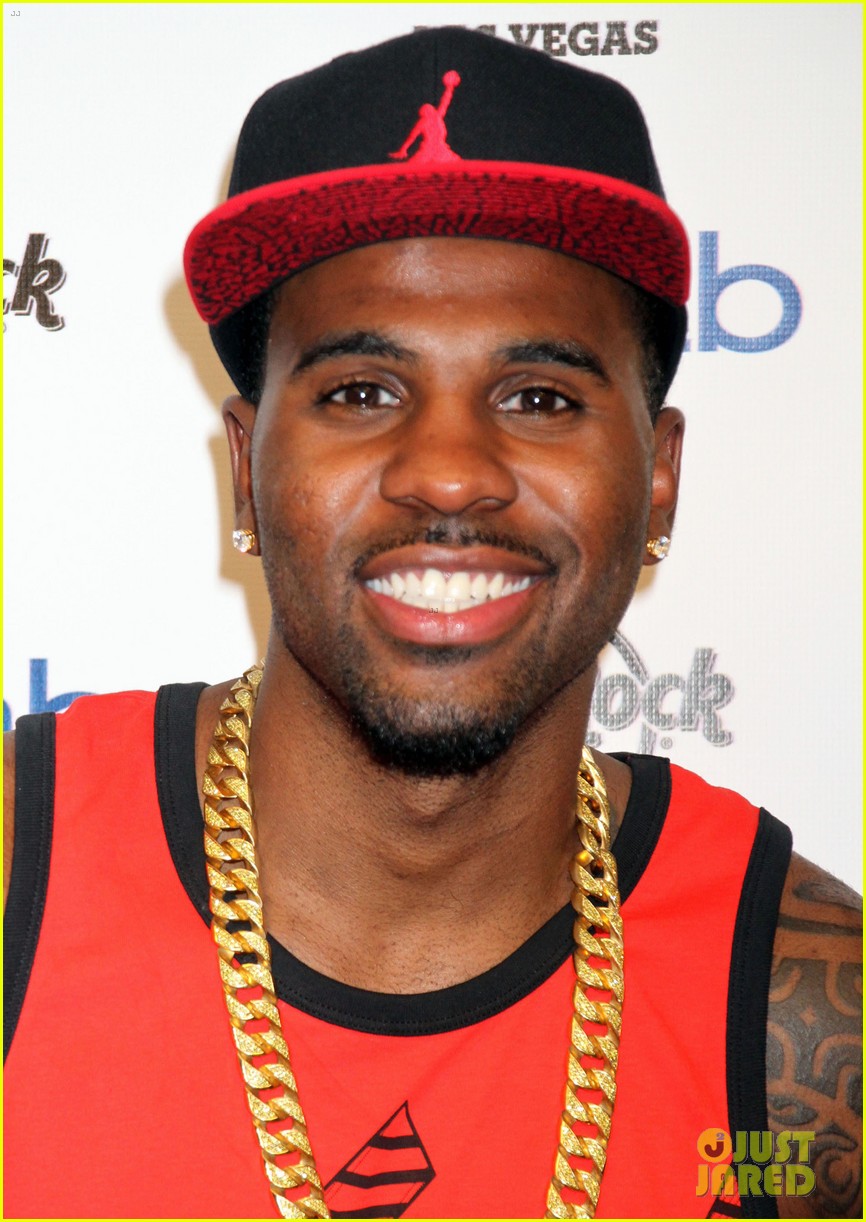 Jason Derulo Hosts Vegas Pool Party While Recovering From a Broken Rib ...