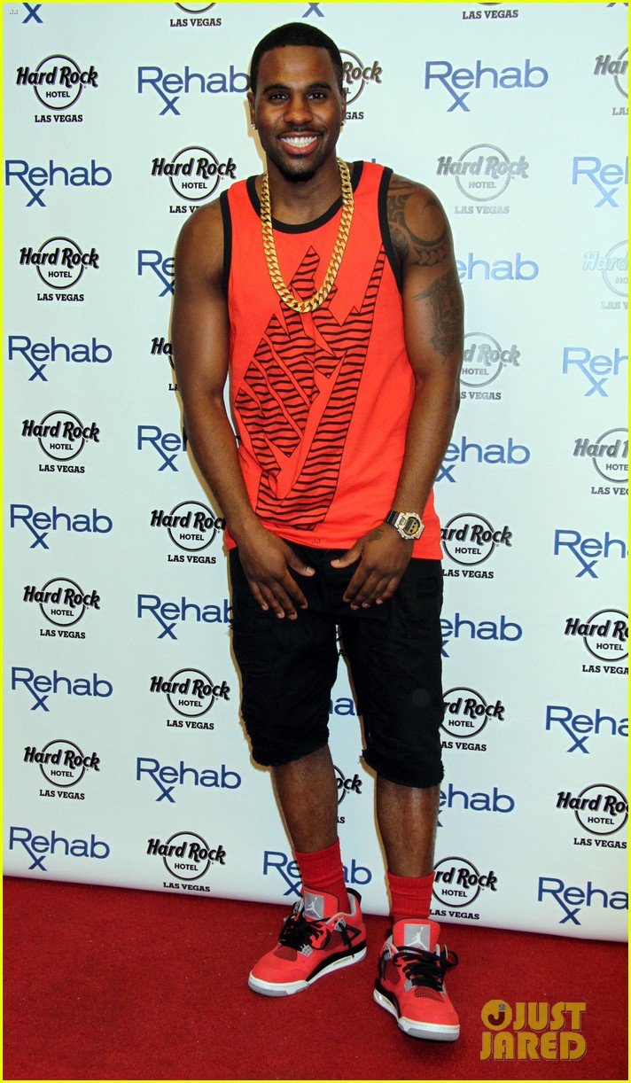 Jason Derulo Hosts Vegas Pool Party While Recovering From a Broken Rib ...
