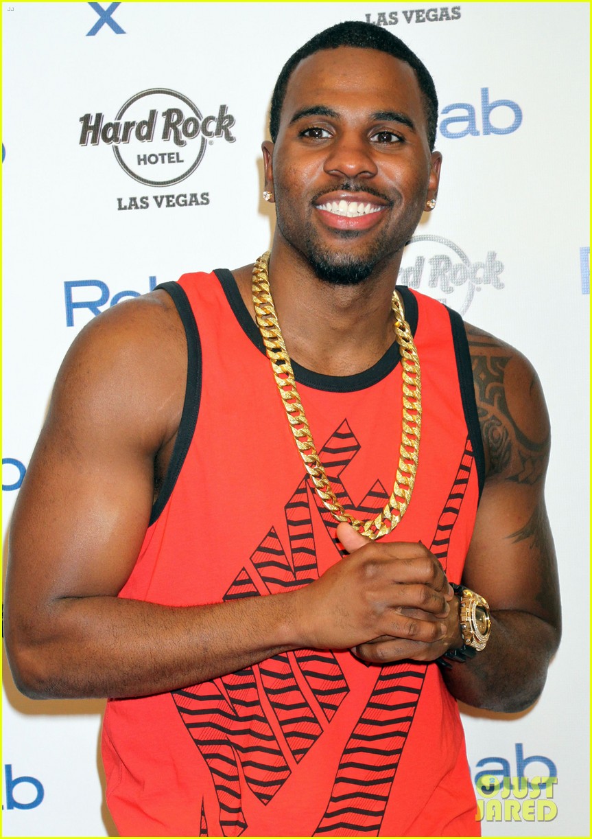 Jason Derulo Hosts Vegas Pool Party While Recovering From a Broken Rib ...