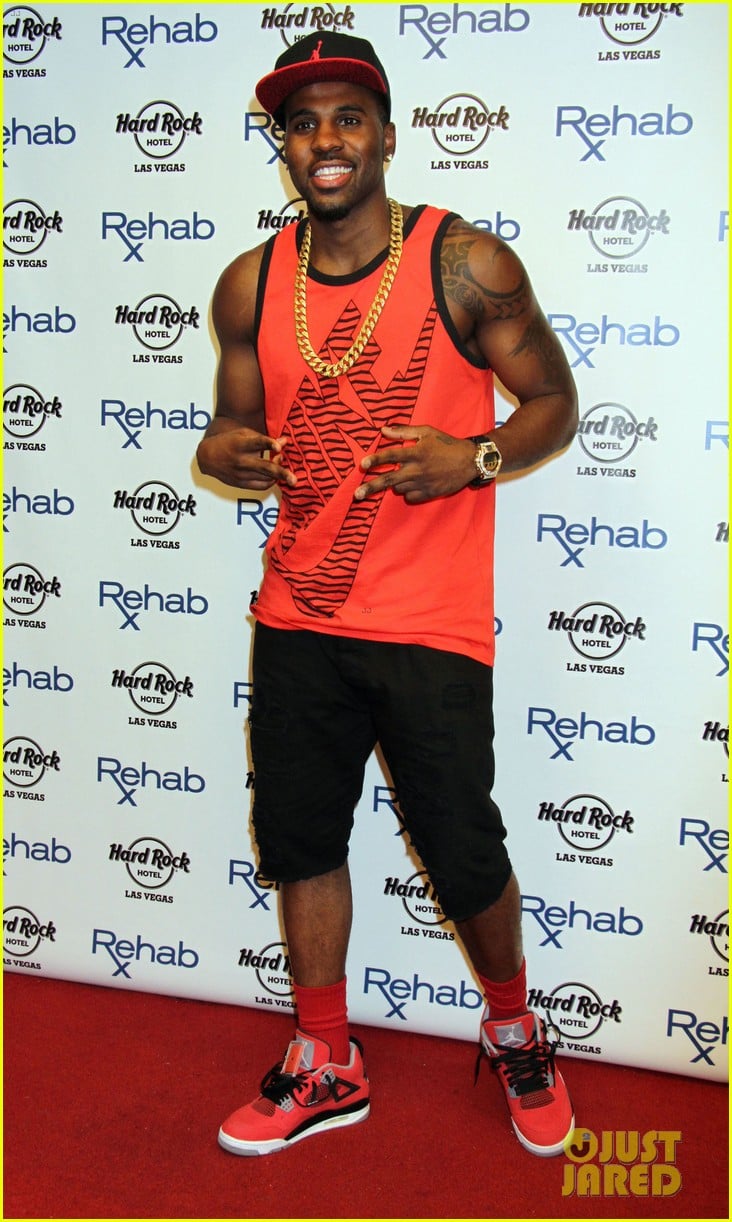 Jason Derulo Hosts Vegas Pool Party While Recovering From a Broken Rib ...