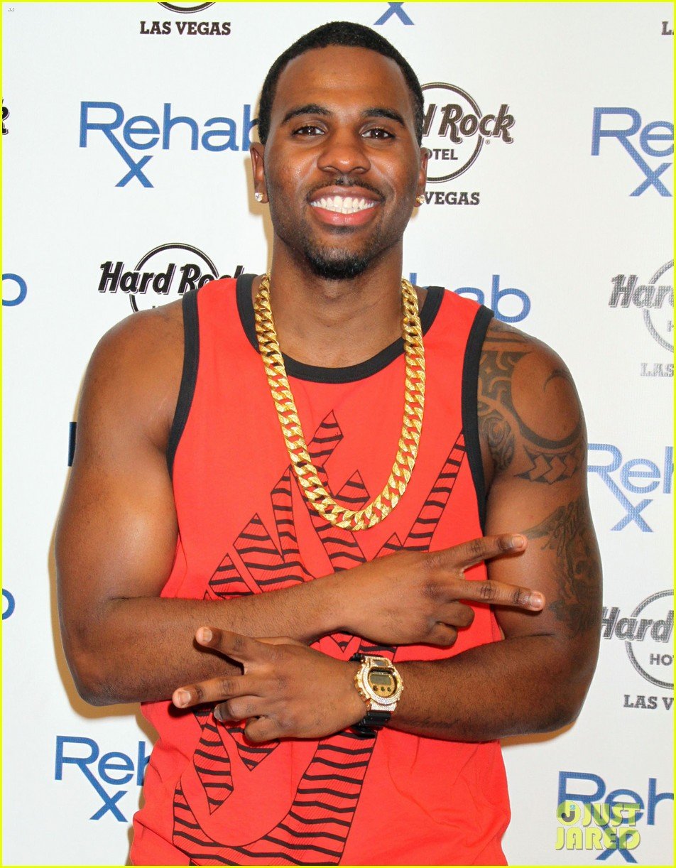Jason Derulo Hosts Vegas Pool Party While Recovering From a Broken Rib ...