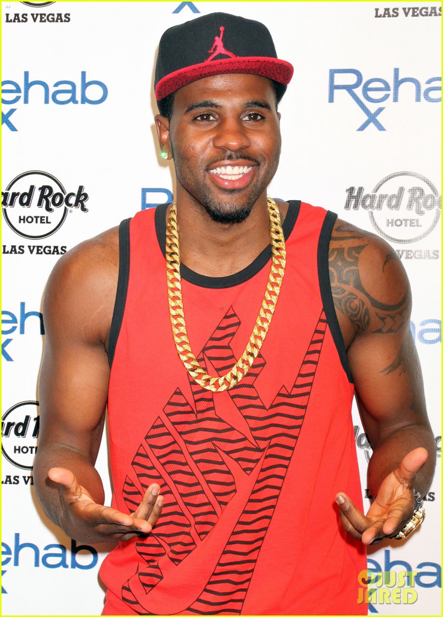 Jason Derulo Hosts Vegas Pool Party While Recovering From a Broken Rib ...
