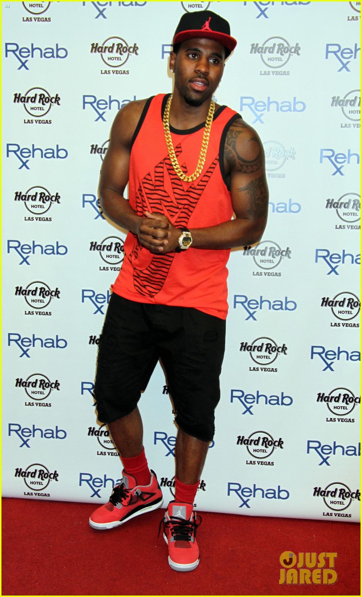 Jason Derulo Hosts Vegas Pool Party While Recovering From a Broken Rib ...