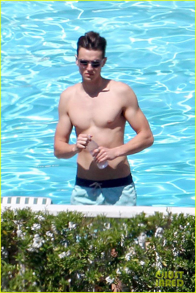 Joe Simpson Hits the Pool with Model Jonathan Keith During Jessica's ...