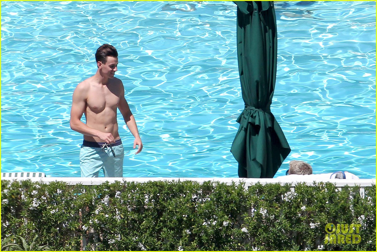 Joe Simpson Hits the Pool with Model Jonathan Keith During Jessica's ...