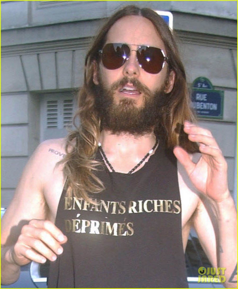 Jared Leto is Greeted By a Swarm of Fans Before Big 30 Seconds to Mars ...
