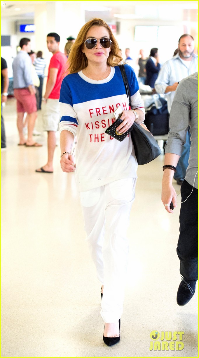 Lindsay Lohan Promotes 'French Kissing in the U.S.A.' As She Arrives ...