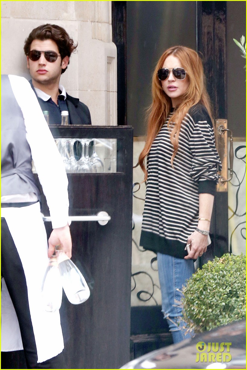 Lindsay Lohan Promotes 'French Kissing in the U.S.A.' As She Arrives ...