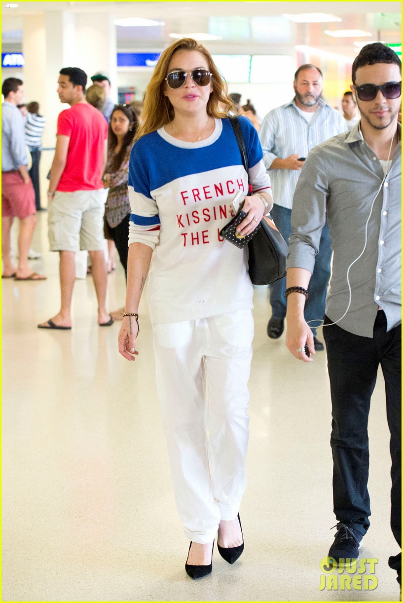 Lindsay Lohan Promotes 'French Kissing in the U.S.A.' As She Arrives ...