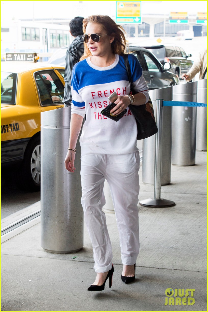 Lindsay Lohan Promotes 'French Kissing in the U.S.A.' As She Arrives ...