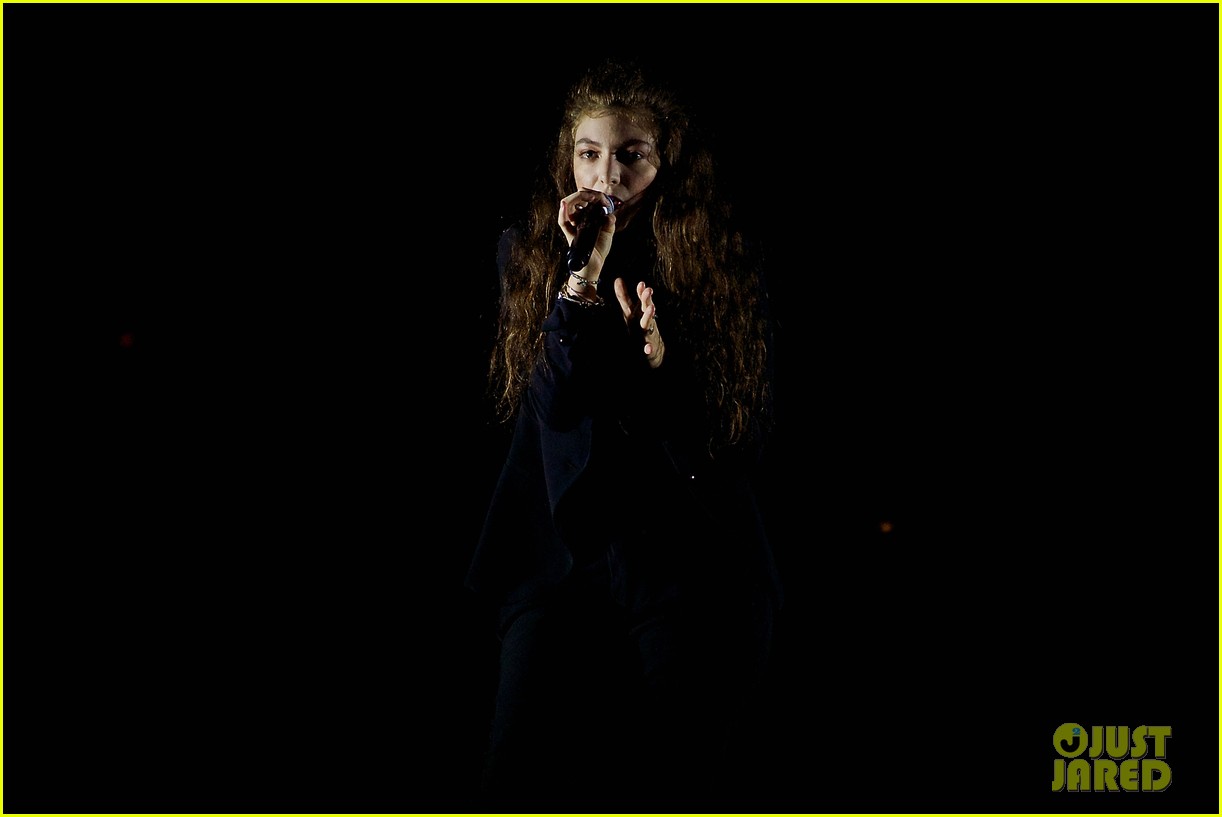 Lorde Performs in Perth for the First Time in a While!: Photo 3150007 ...