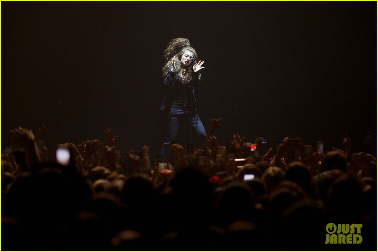 Lorde Performs in Perth for the First Time in a While!: Photo 3150013 ...