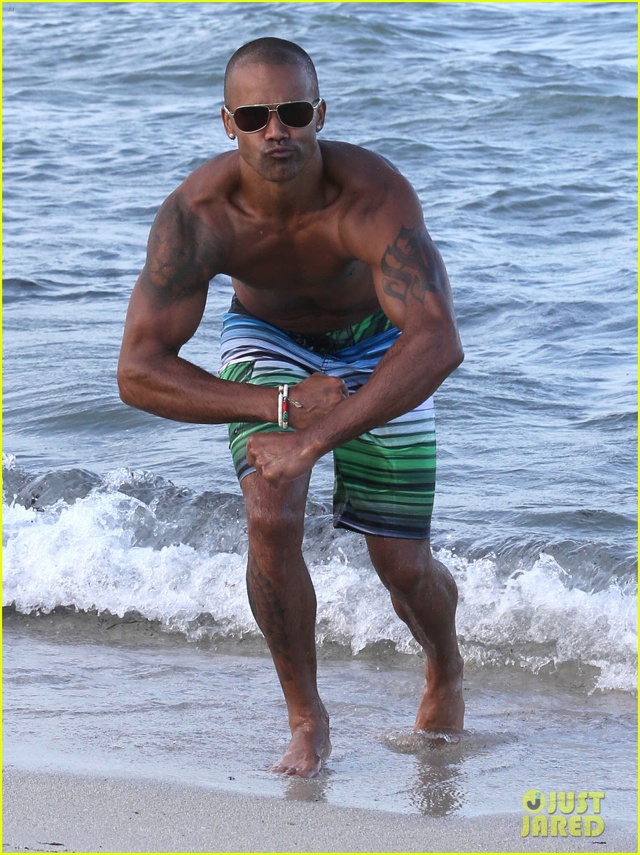 Shemar Moore Flaunts His Beach Body for Everyone to See: Photo 3149865 ...