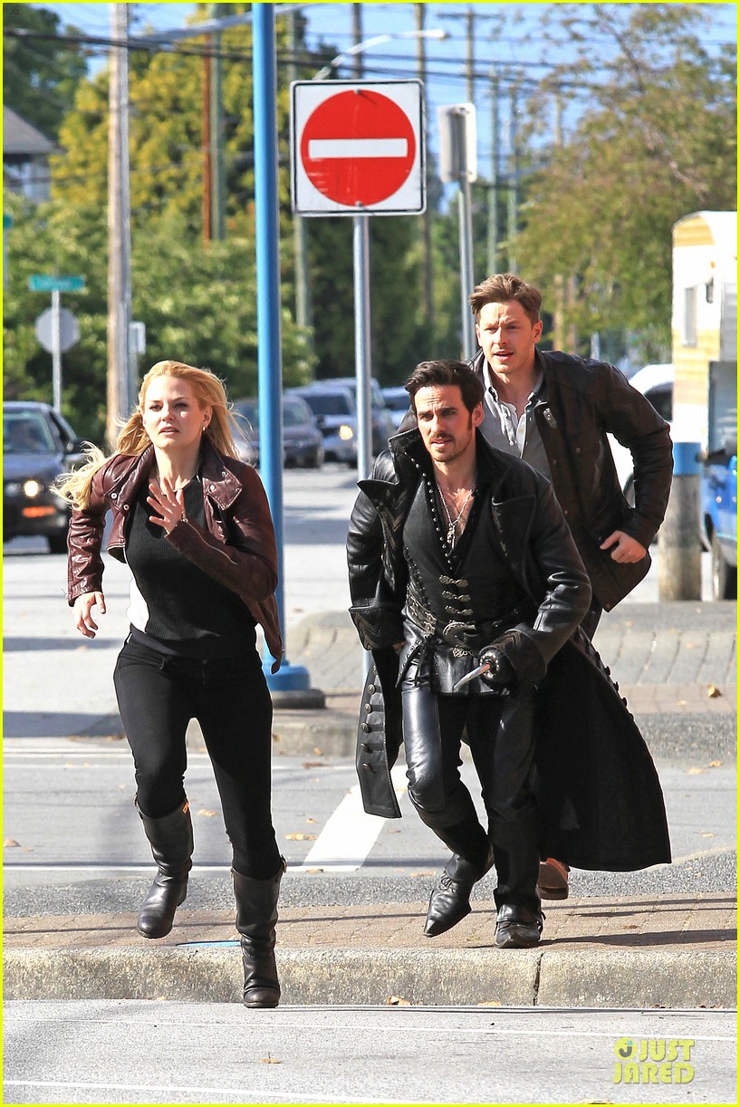 Jennifer Morrison & Josh Dallas Get Their Hearts Racing on 'Once' Set ...