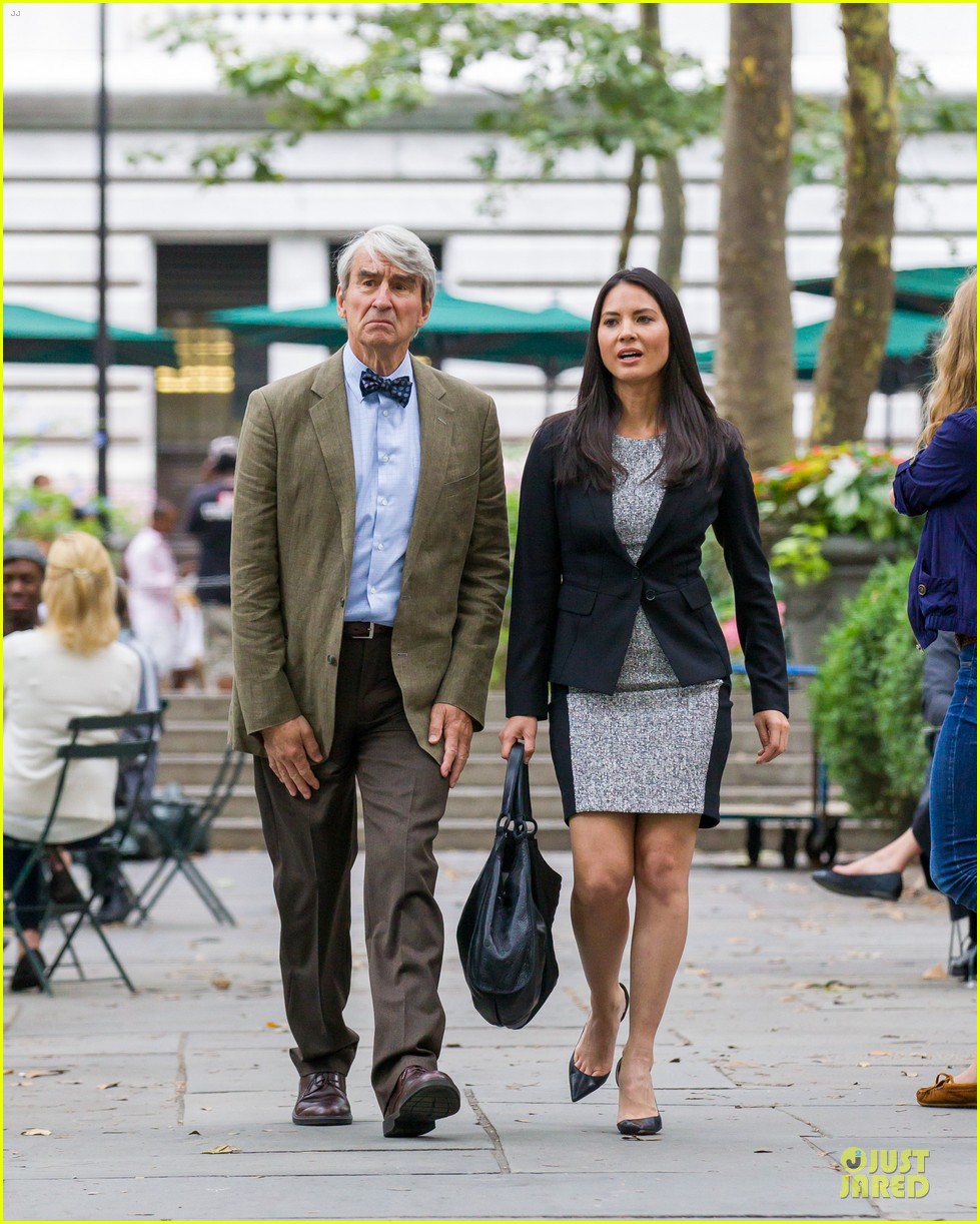 Olivia Munn Gets Wrapped Up By Sam Waterston In 'Newsroom's Final ...