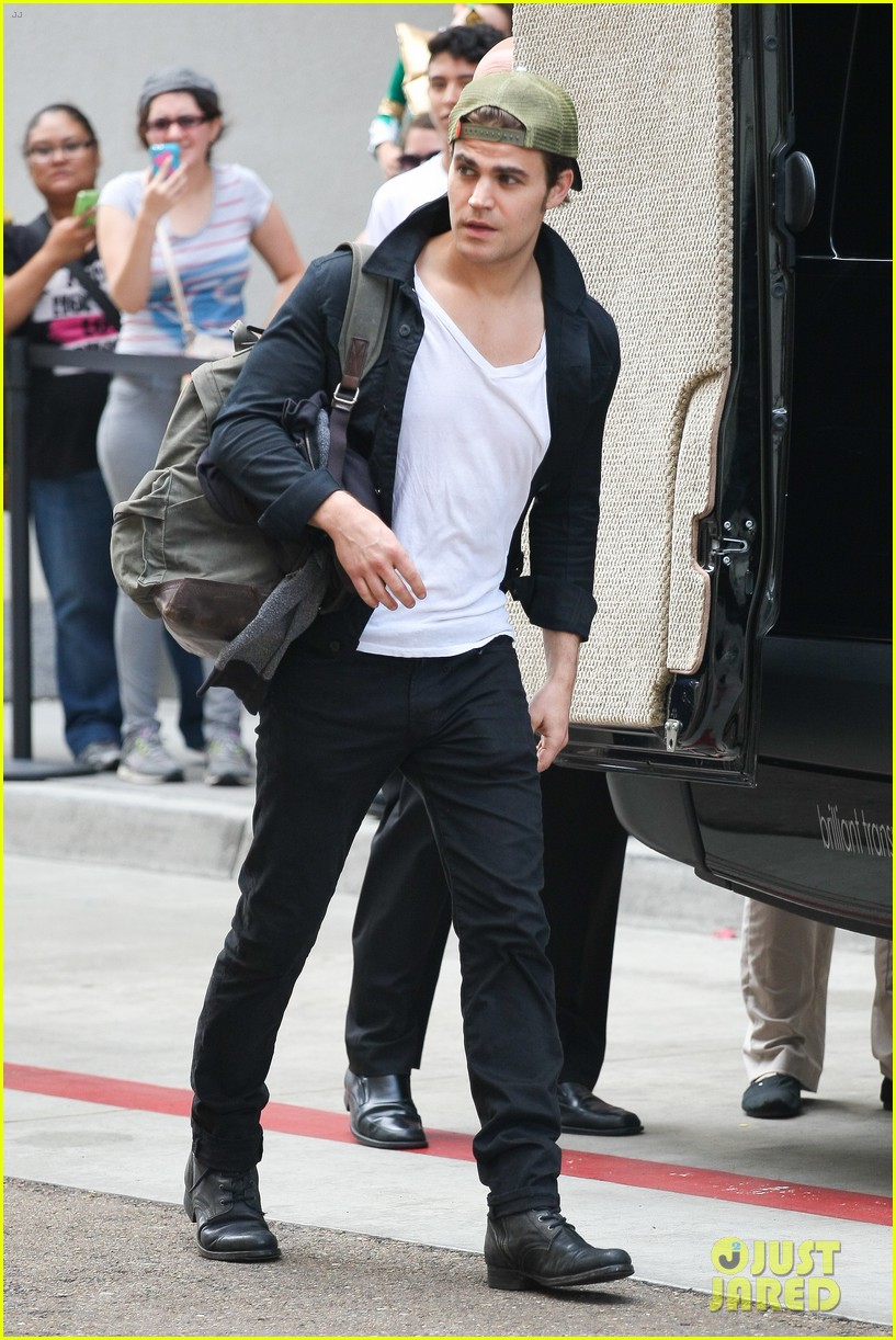 Watch Paul Wesley Get a Birthday Smooch From Ian Somerhalder: Photo ...