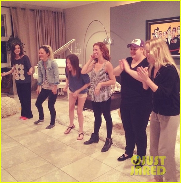 'Pitch Perfect 2' Stars Wrap Production with a Pillow Fight!: Photo ...