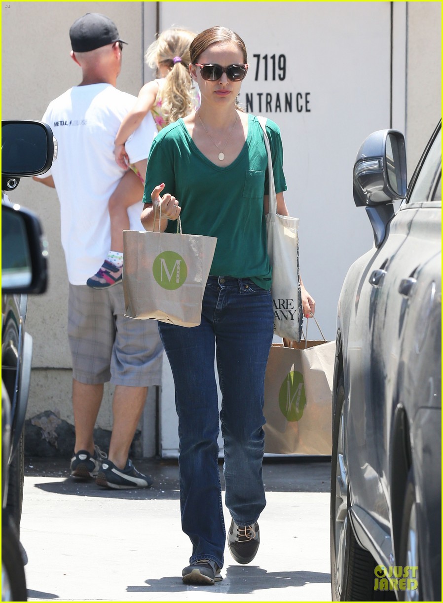 Natalie Portman Goes Green & Healthy at M Cafe!: Photo 3151168 ...