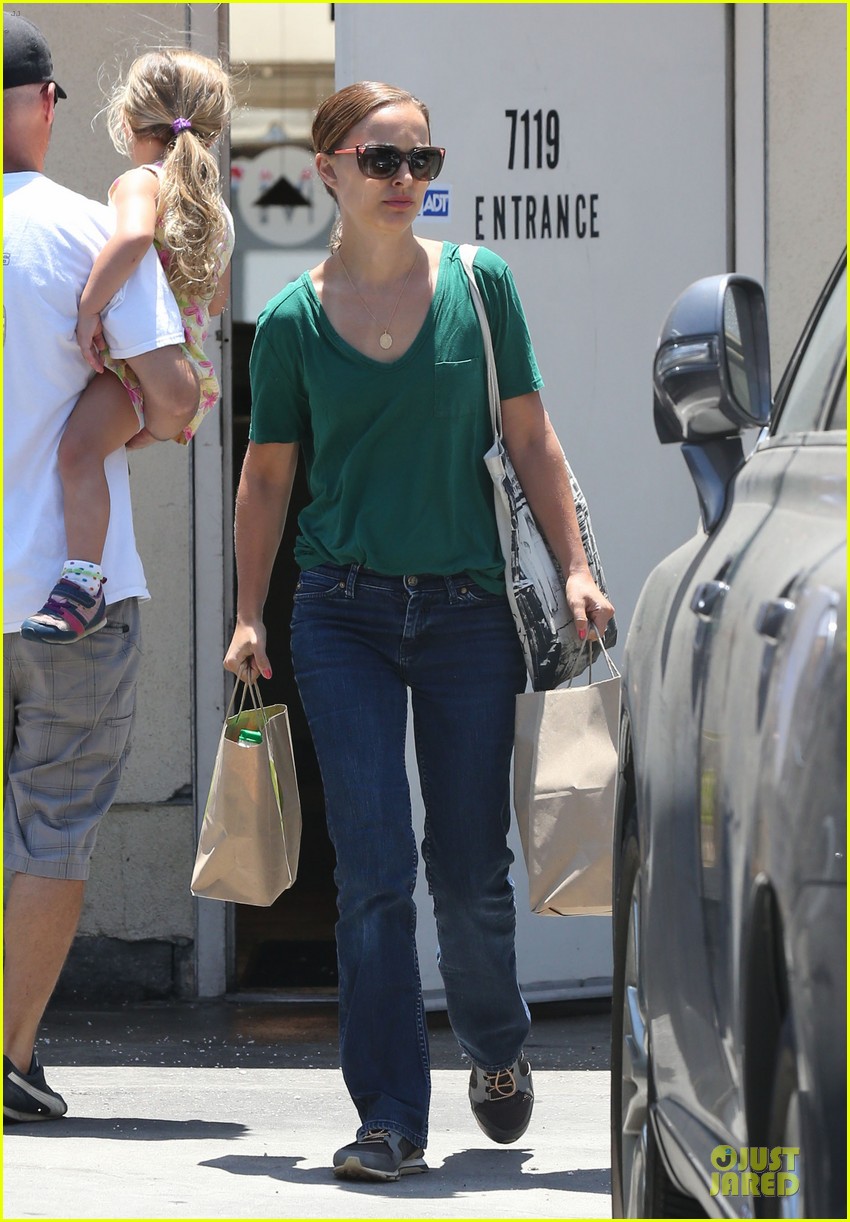 Natalie Portman Goes Green & Healthy at M Cafe!: Photo 3151170 ...