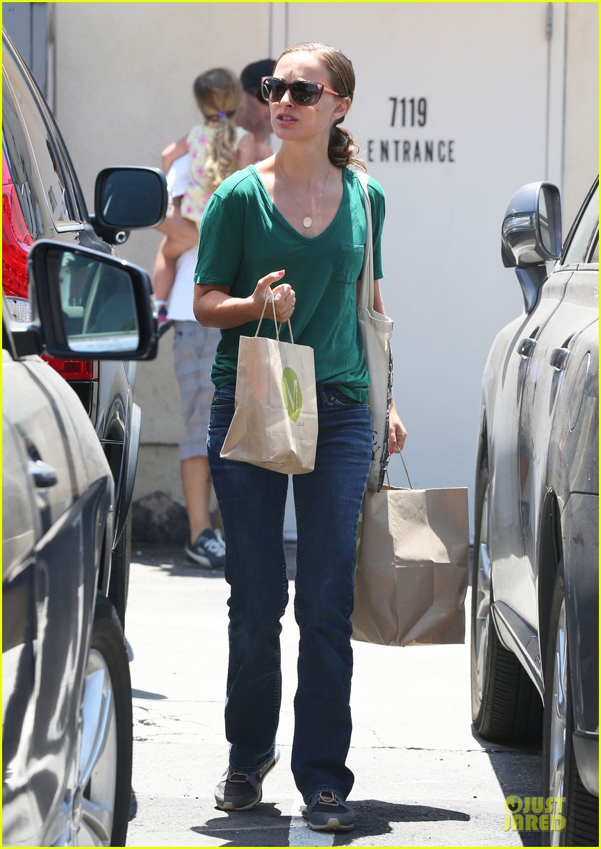 Natalie Portman Goes Green & Healthy at M Cafe!: Photo 3151172 ...