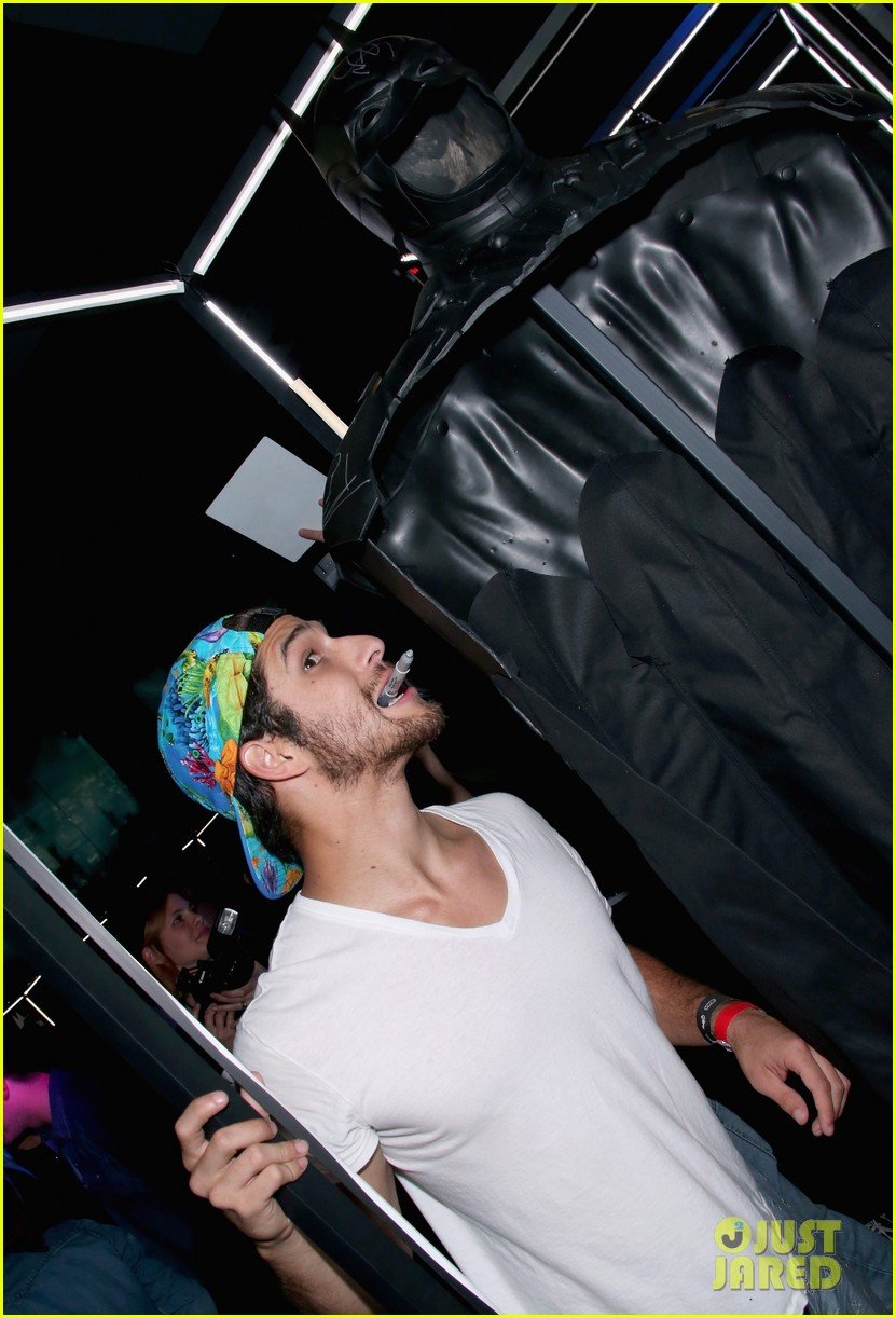 'Teen Wolf' Stars Tyler Hoechlin & Tyler Posey Celebrate Batman's 75th ...