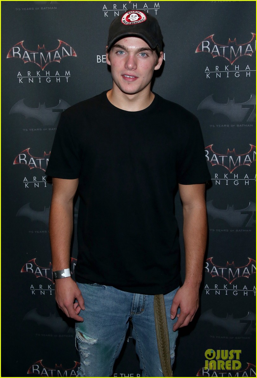 'Teen Wolf' Stars Tyler Hoechlin & Tyler Posey Celebrate Batman's 75th ...