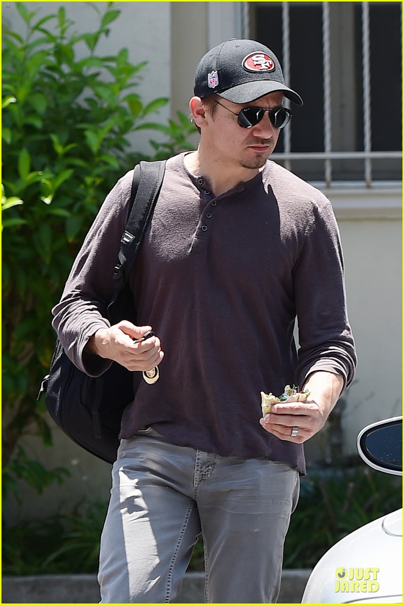 Jeremy Renner Supports San Francisco 49ers During NFL Offseason!: Photo ...