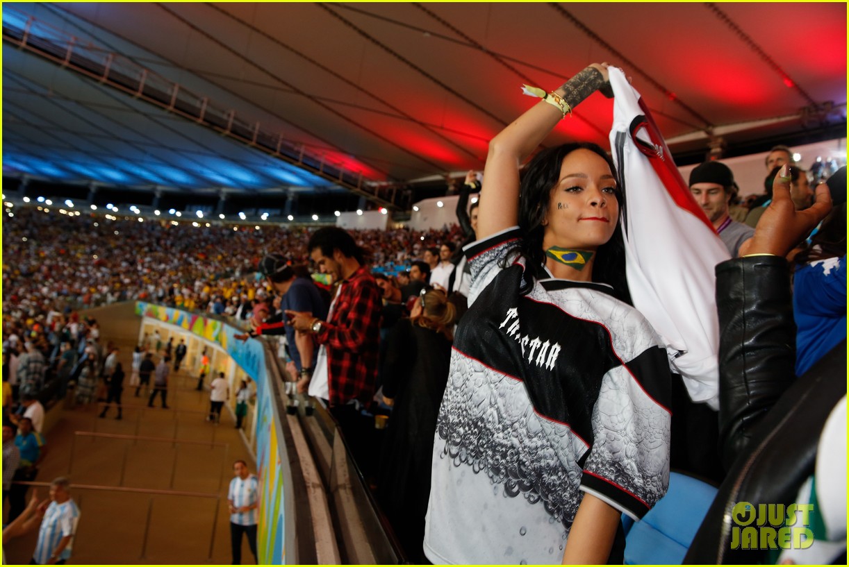 Rihanna Flashed the World Cup Crowd & We Have the Pics Here!: Photo ...