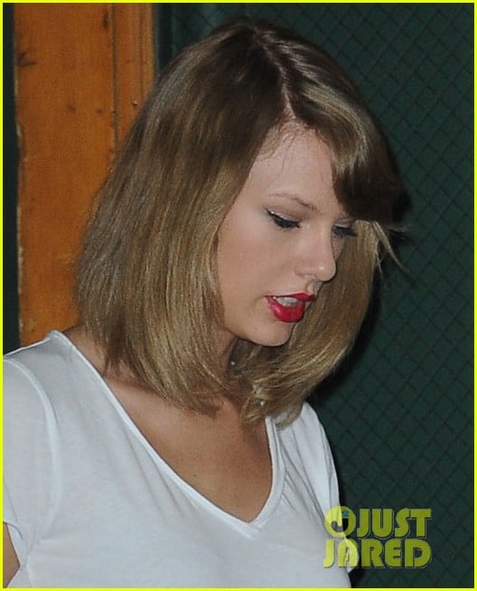 Taylor Swift Is Already Brainstorming Christmas Present Ideas For Her Loved Ones Photo 3154565 taylor-swift-is-already-brainstorming-christmas-present-ideas-for-her-loved-ones-photo-3154565
