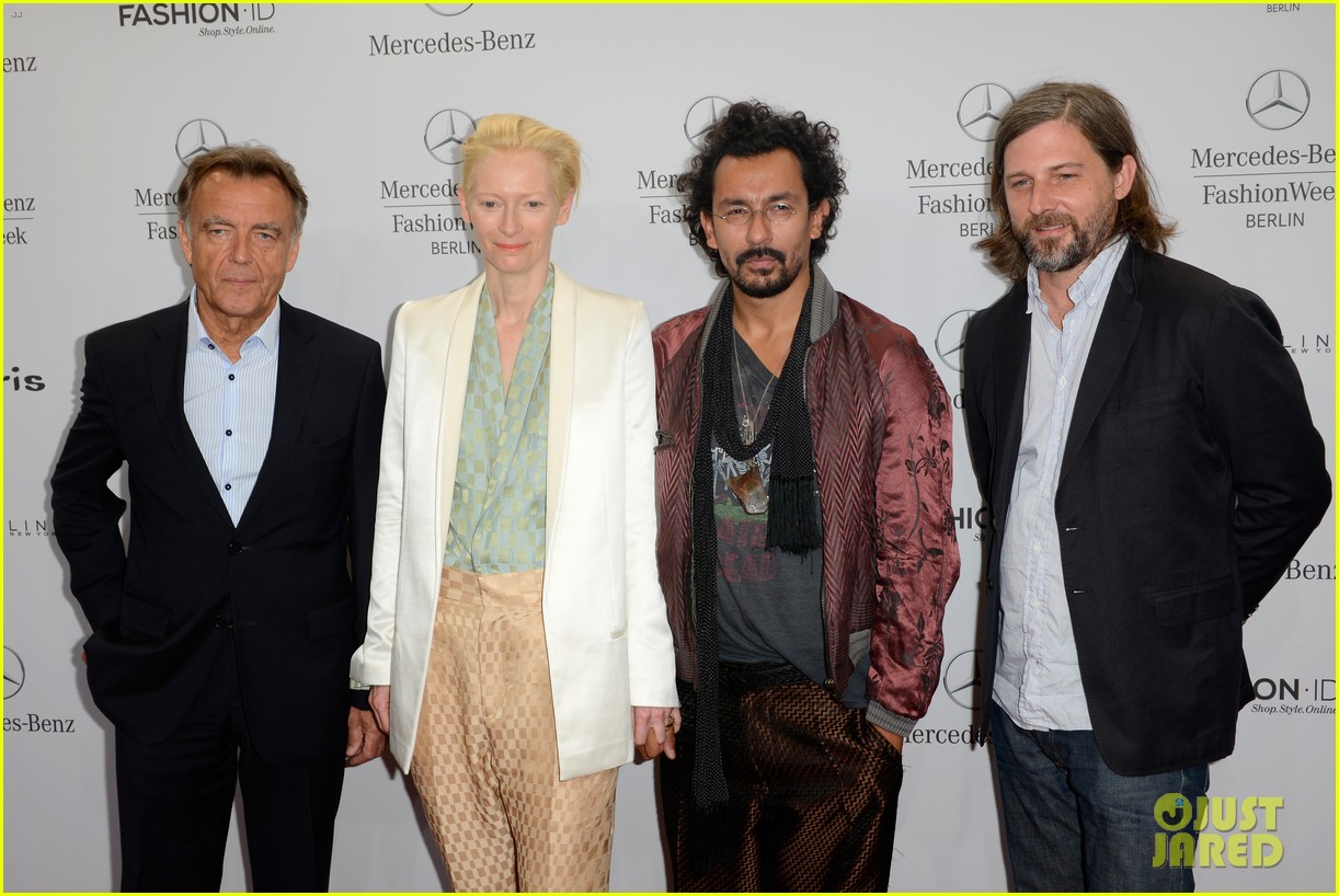 Tilda Swinton is a Sophisticated Lady at Roshi Porkar Fashion Show in ...