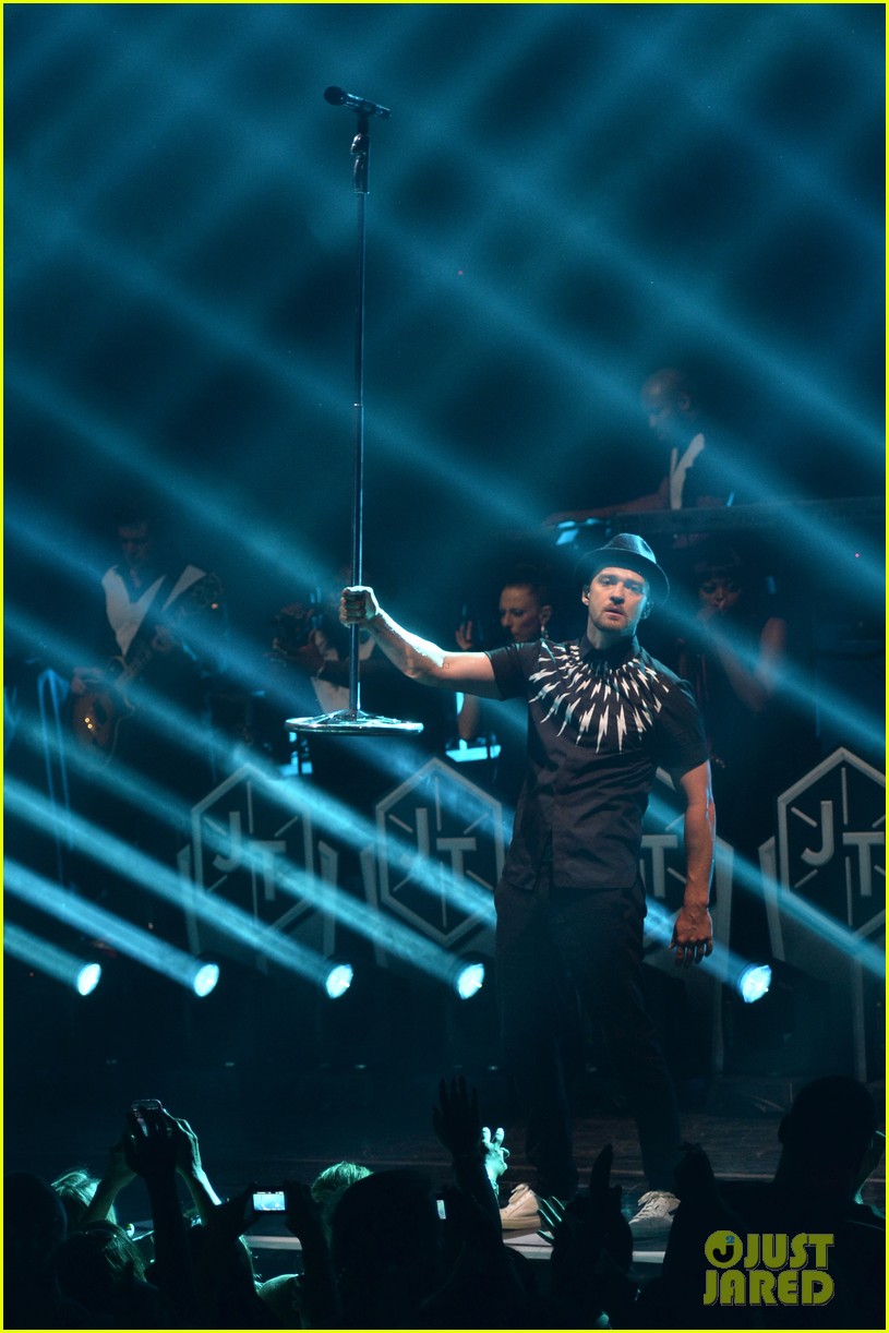 Justin Timberlake Gets Panties Thrown On Stage During His Concert ...