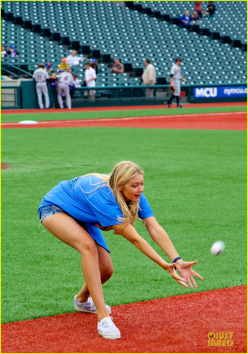 Sports Illustrated's Lily Aldridge & Gigi Hadid Throw Out First Pitch ...