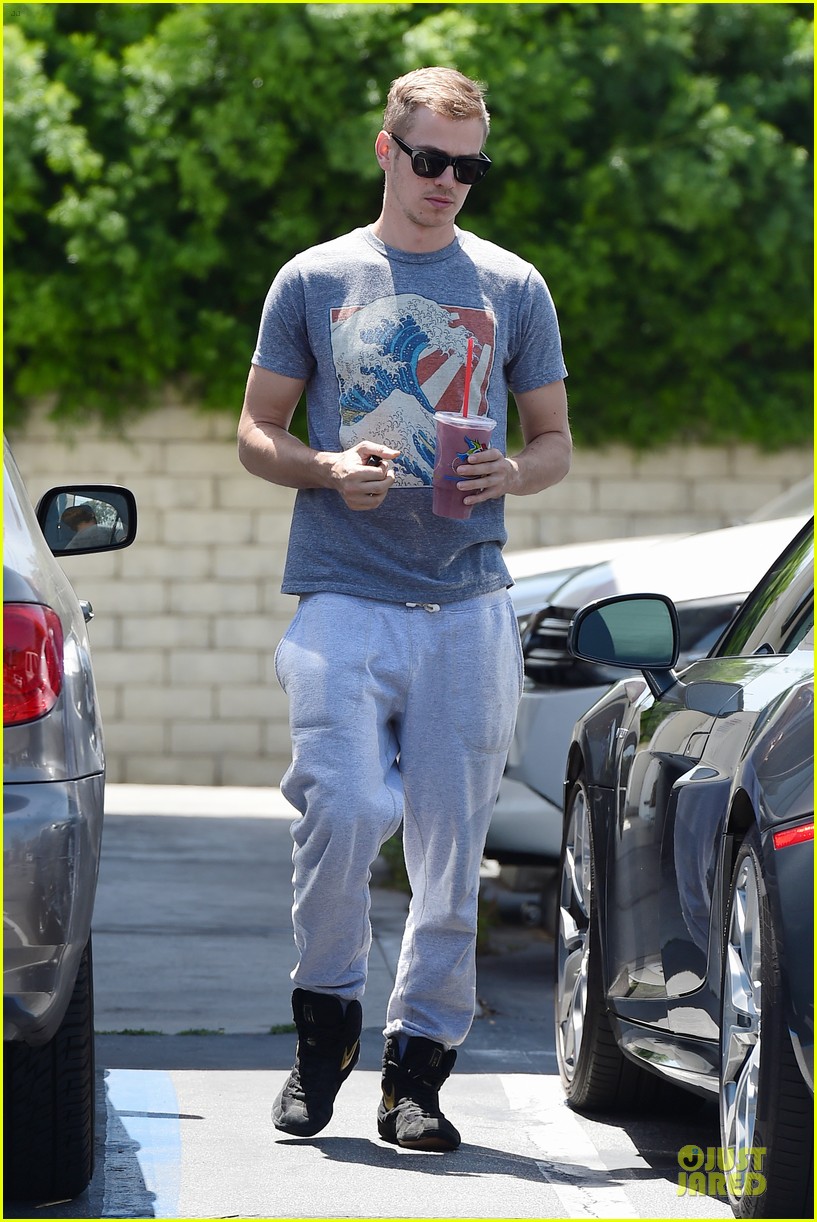 Hayden Christensen Makes Some Waves at Robeks!: Photo 3178809 | Hayden ...